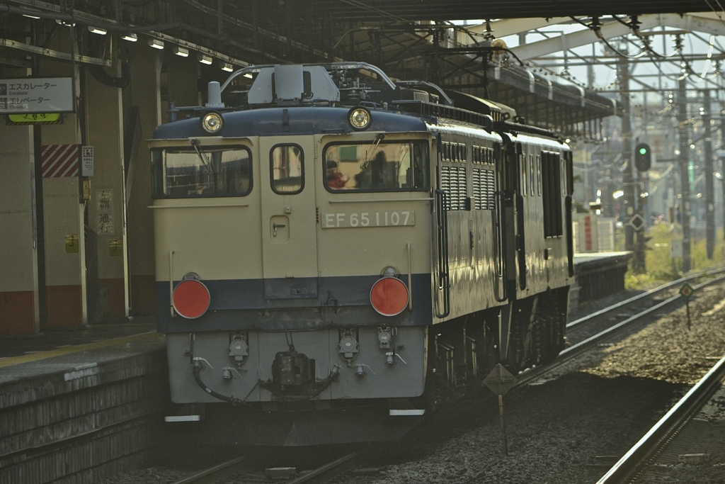 EF65-1107を見送る - うーたんのHobbyガレージ