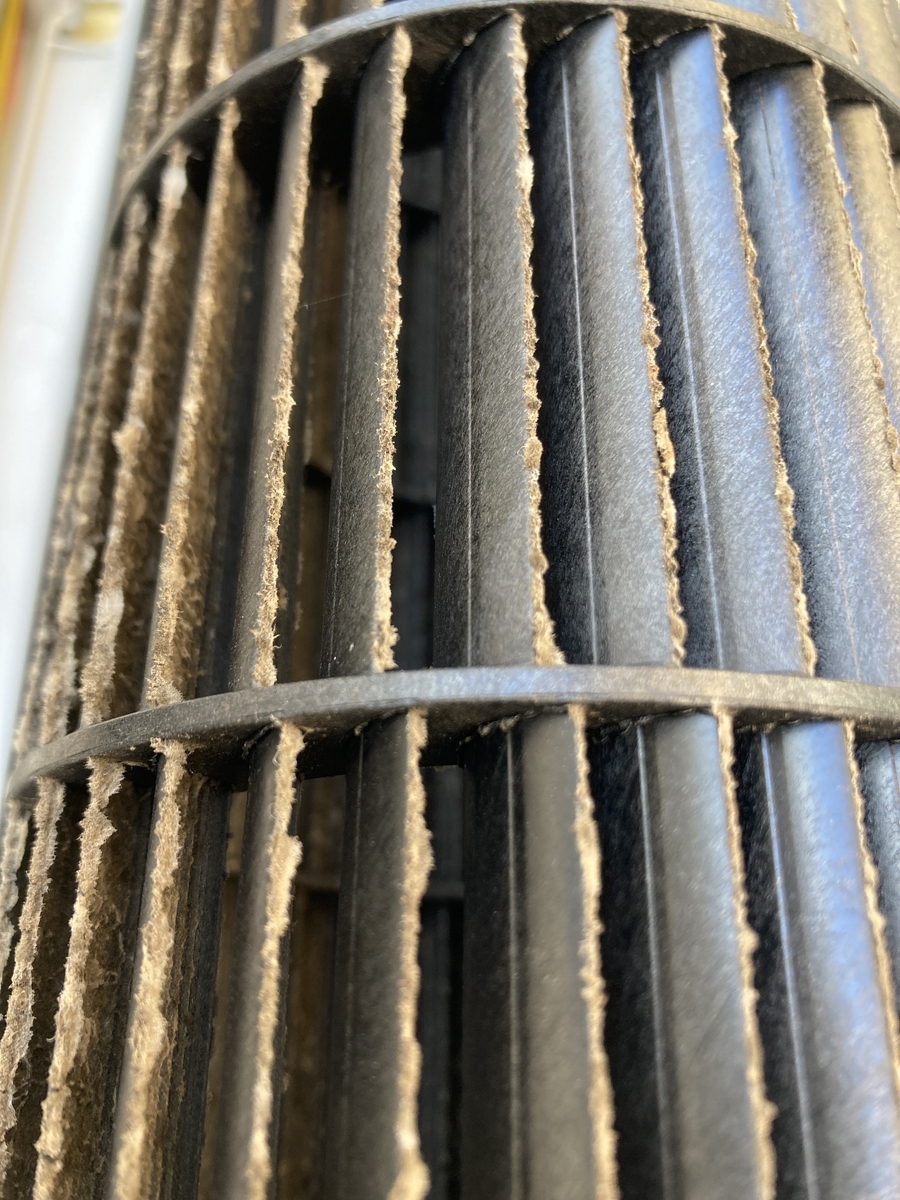 エアコンクリーニング SHARP AY-H28H 送風ファン・ドレンパン分解 - 中野さん@おそうじ日記