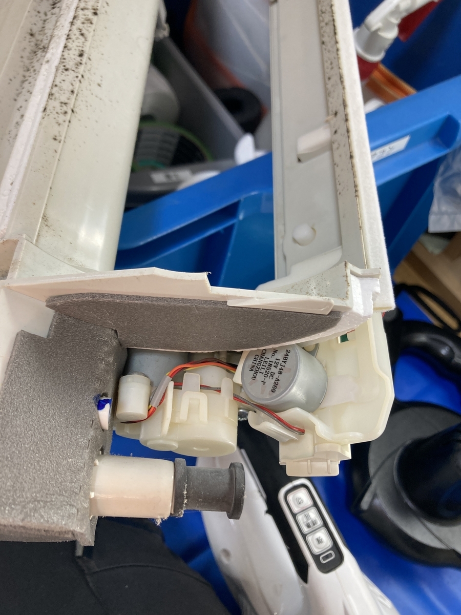 エアコンクリーニング SHARP AY-H28H 送風ファン・ドレンパン分解 - 中野さん@おそうじ日記