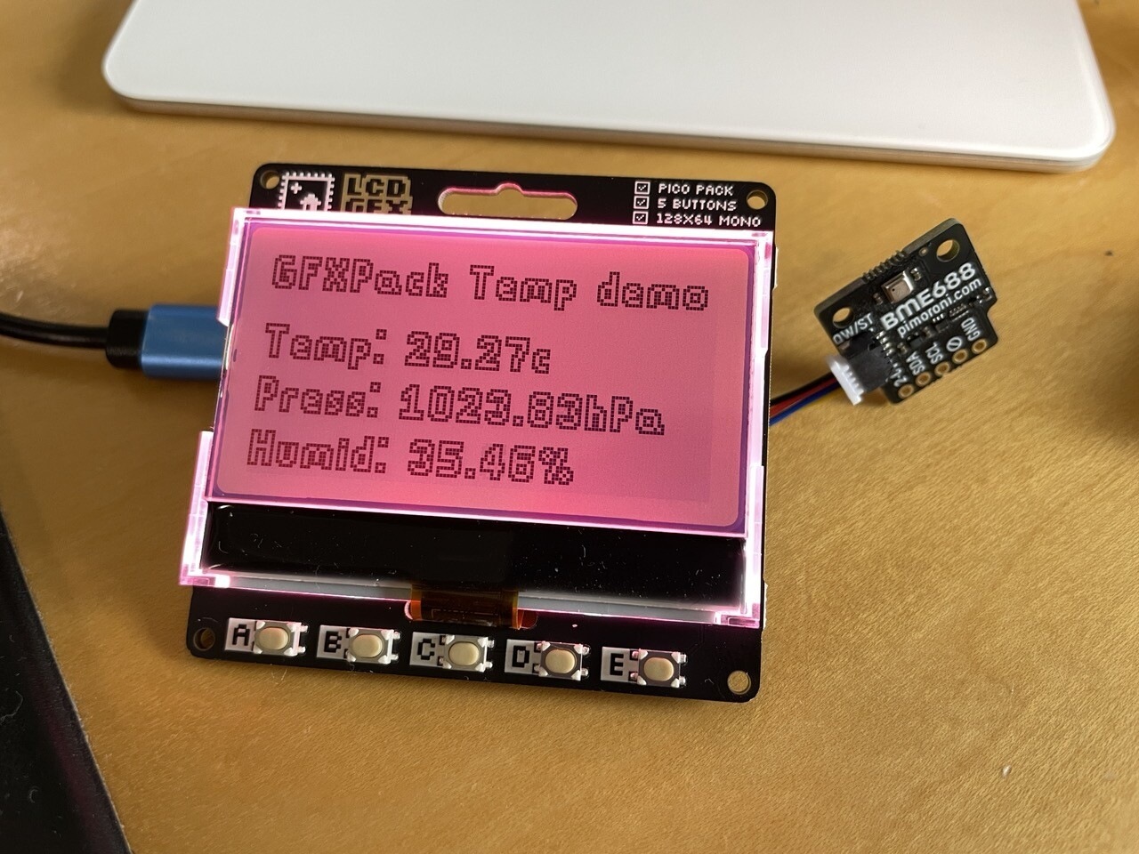 Pimoroniの新作！「Pico GFX Pack」で遊ぶ！ - あっきぃ日誌