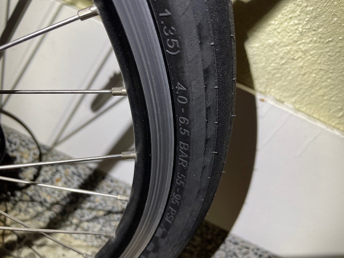 KHS F20R タイヤ交換 - 働いたら遊ぶ