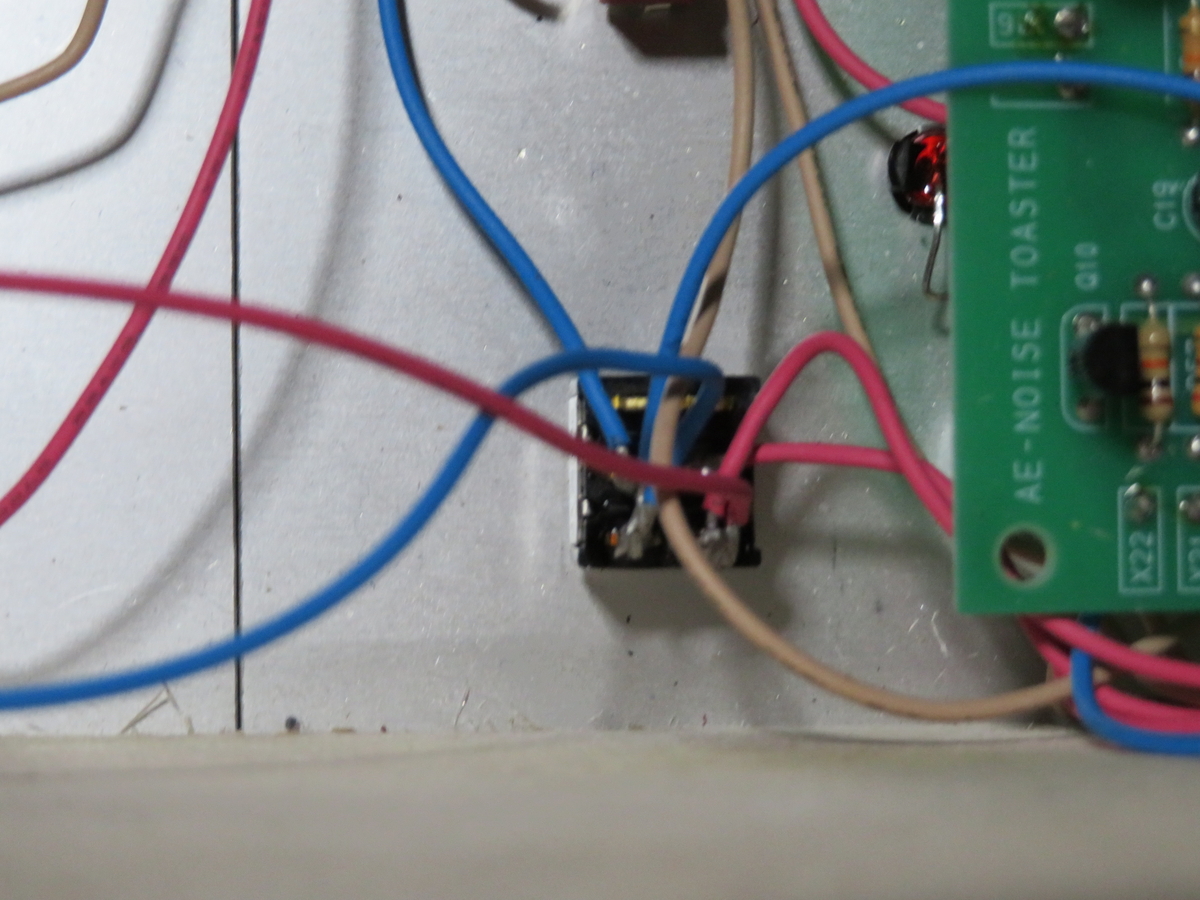 『Noise-Toaster』の改良 - Analogue-Synthesizerのブログ