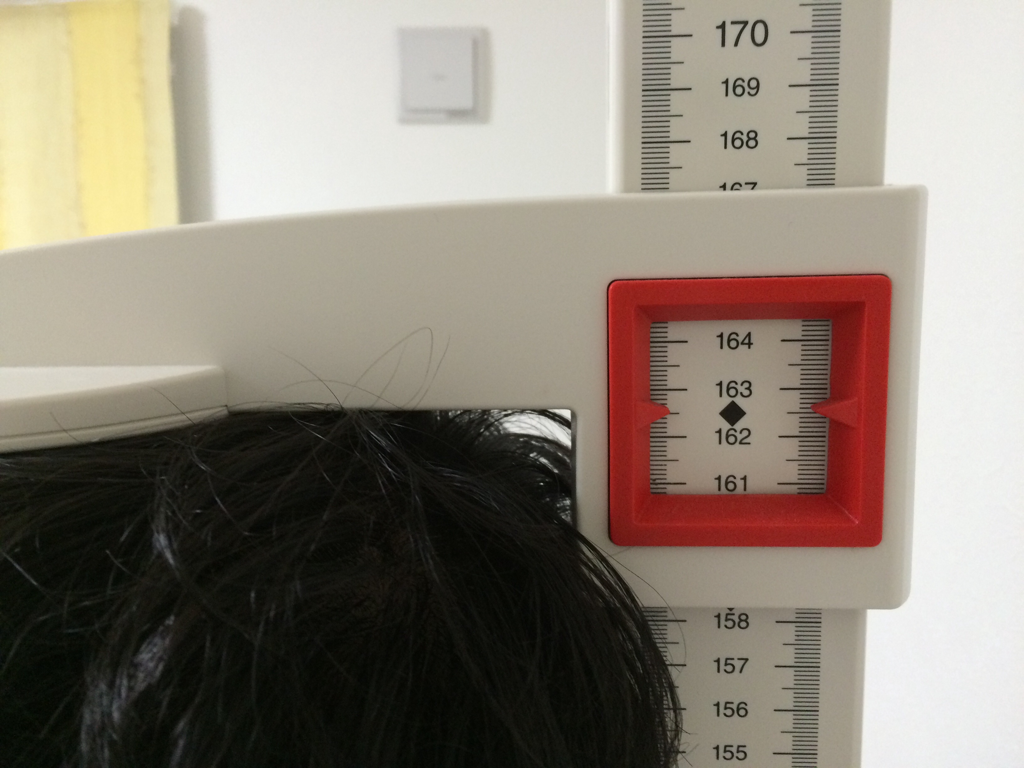 午後19時30分ごろの身長測定 - 超人間主義者Aの日記
