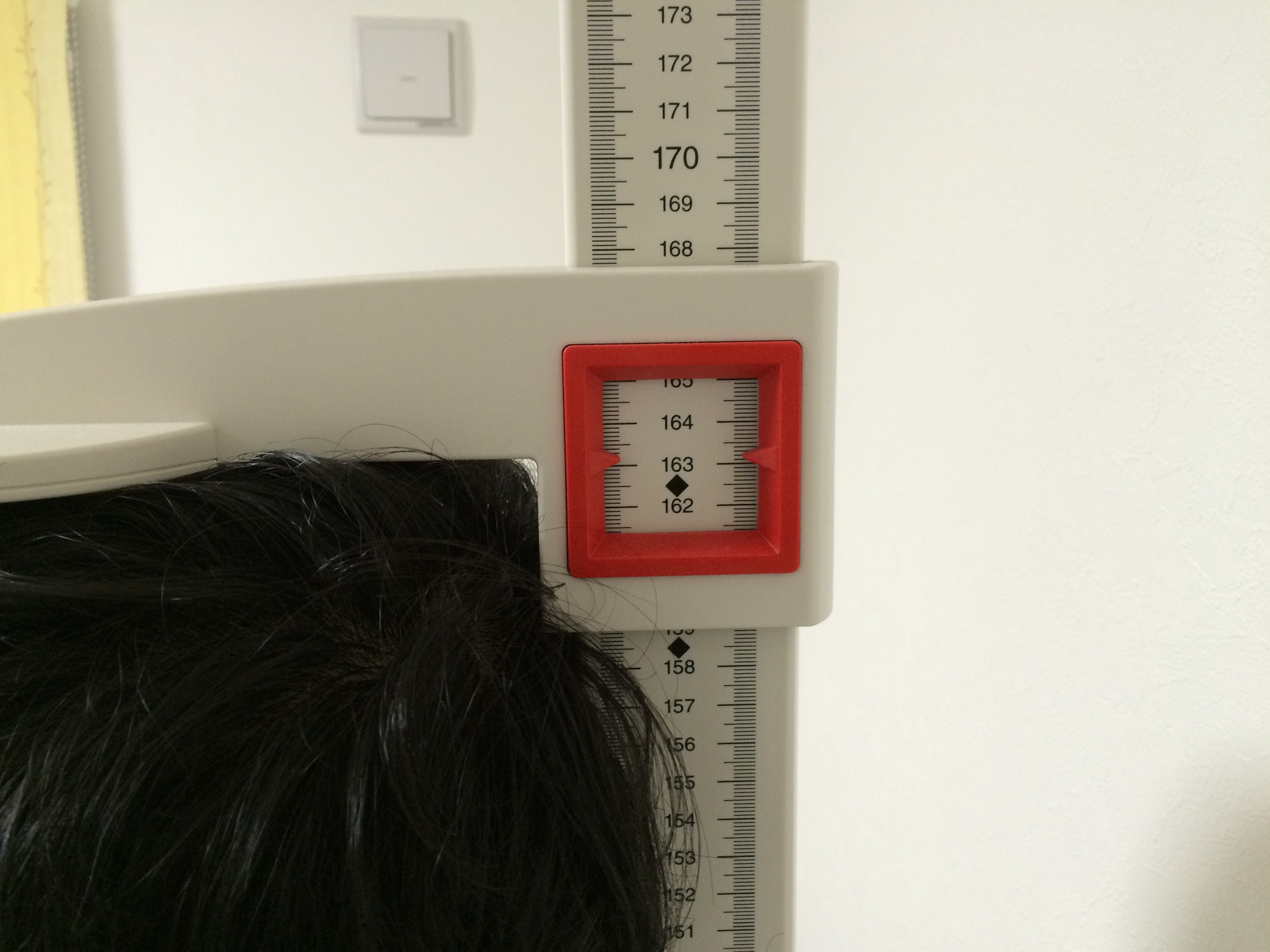 午後19時30分ごろの身長測定 - 超人間主義者Aの日記