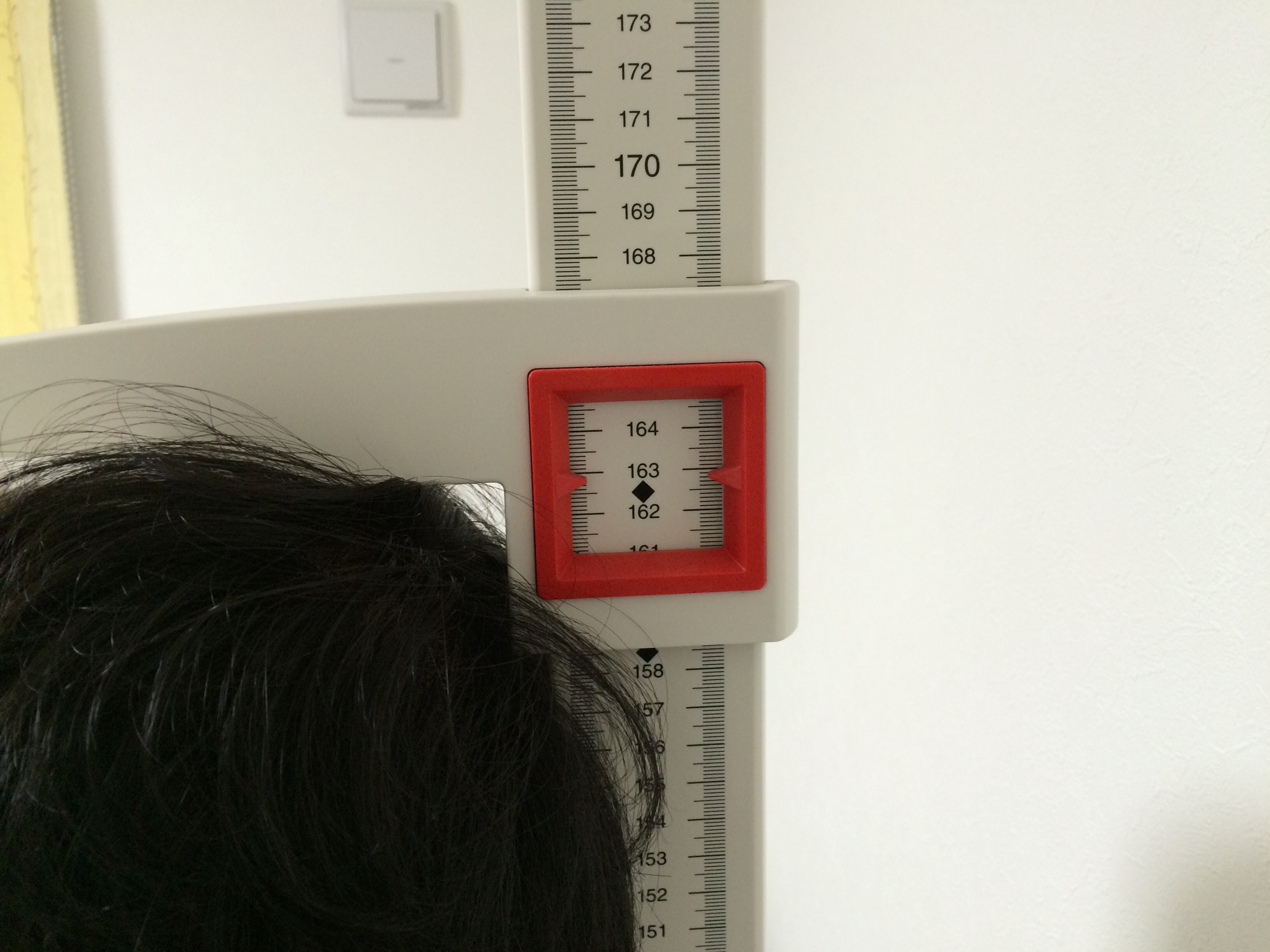 午後18時30分ごろの身長測定 - 超人間主義者Aの日記