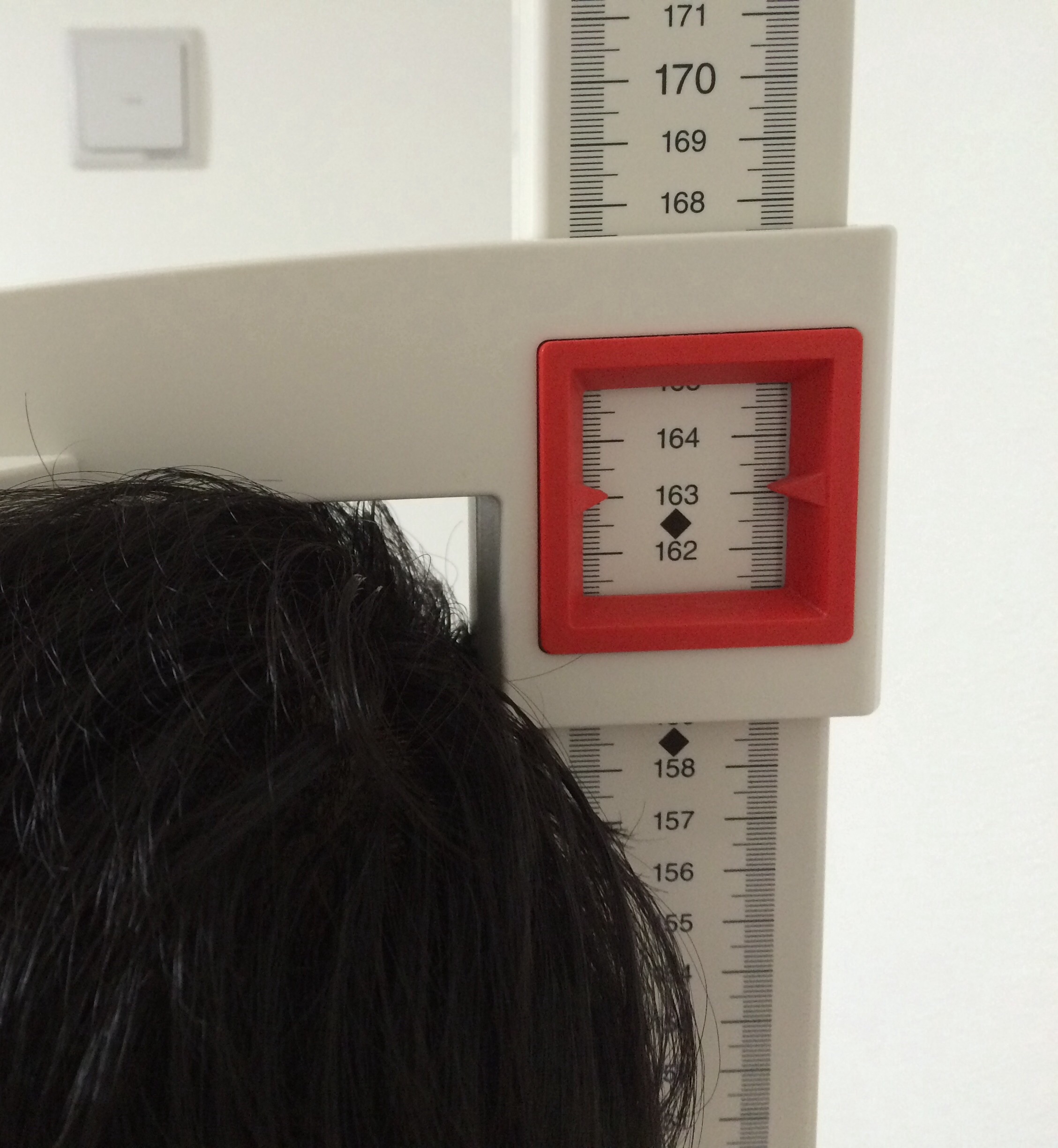 午後18時10分ごろの身長測定 - 超人間主義者Aの日記