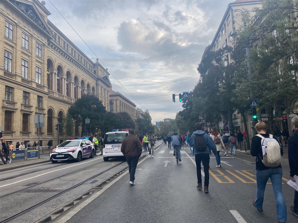 【10/23③】ハンガリーのデモに参加した！～教員の給料が低すぎる！～ - Applebee’s diary