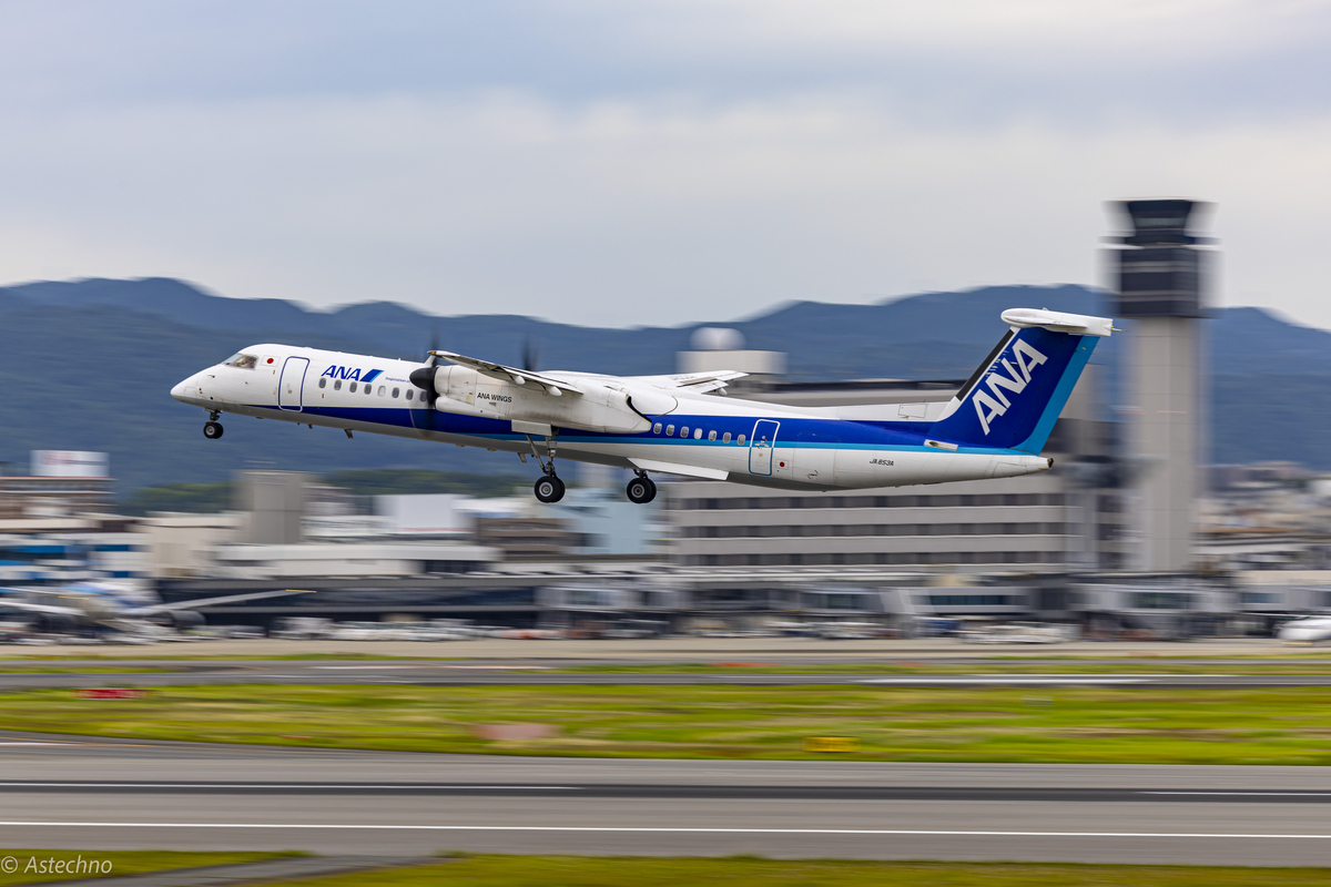 EOS R6 Mark2の流し撮りモードを 使って飛行機を撮影 - Astechno の hikokiphoto