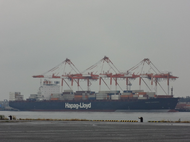 Hapag-Lloydのコンテナ船 TOKYO EXPRESS - SHIPS OF THE PORT
