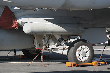 個別「[飛行機]F/A-18に搭載されたASQ-228・ATFLIRポッド」の写真、画像 - 飛行機 - Blueforce's fotolife