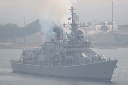 個別「[艦船]横須賀に入港するインド海軍のミサイル駆逐艦 マイソールINS Mysore D60」の写真、画像 - 艦船 ...