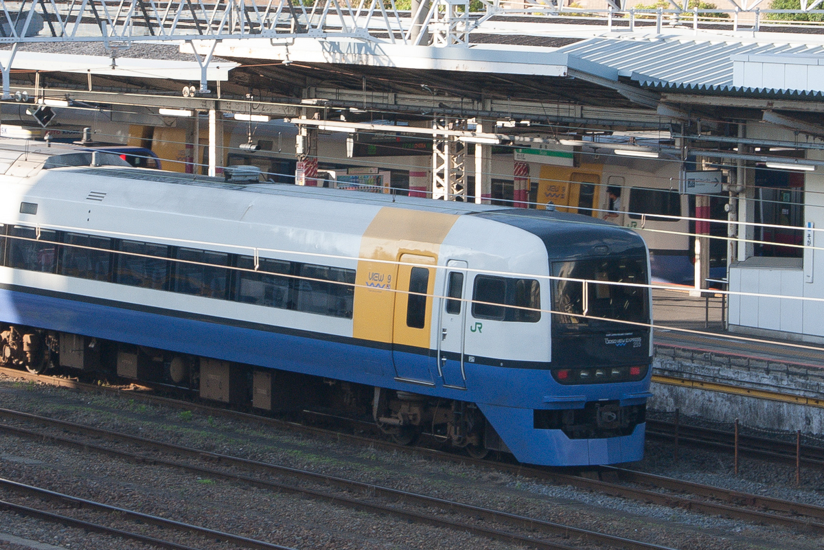 京葉線・内房線撮影記。廃車回送当日に並ぶ255系。E257系臨時回送と「特急わかしお11号」。この空がトリガー。 - ひがなり雑記帳