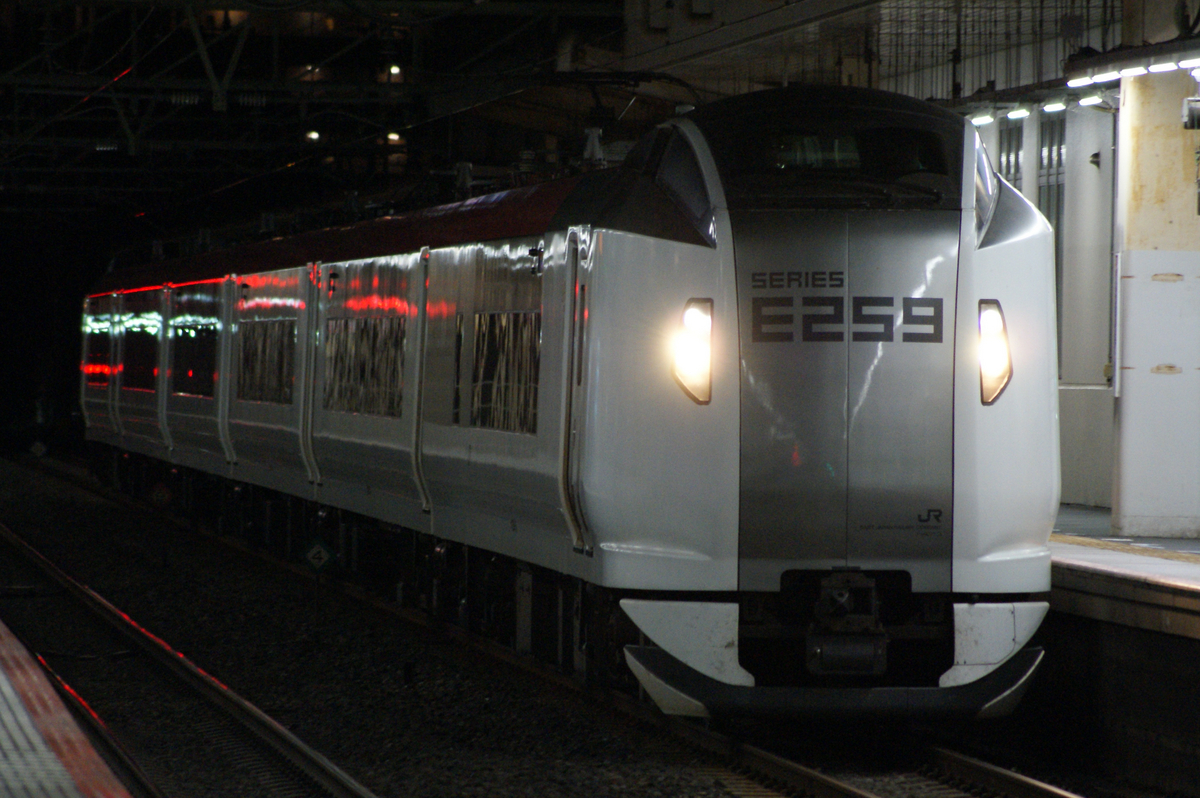 総武線撮影記。E259系「しおさい13号」、E217系快速、209系ローカルを地道に回収。E257系回送も。 - ひがなり雑記帳