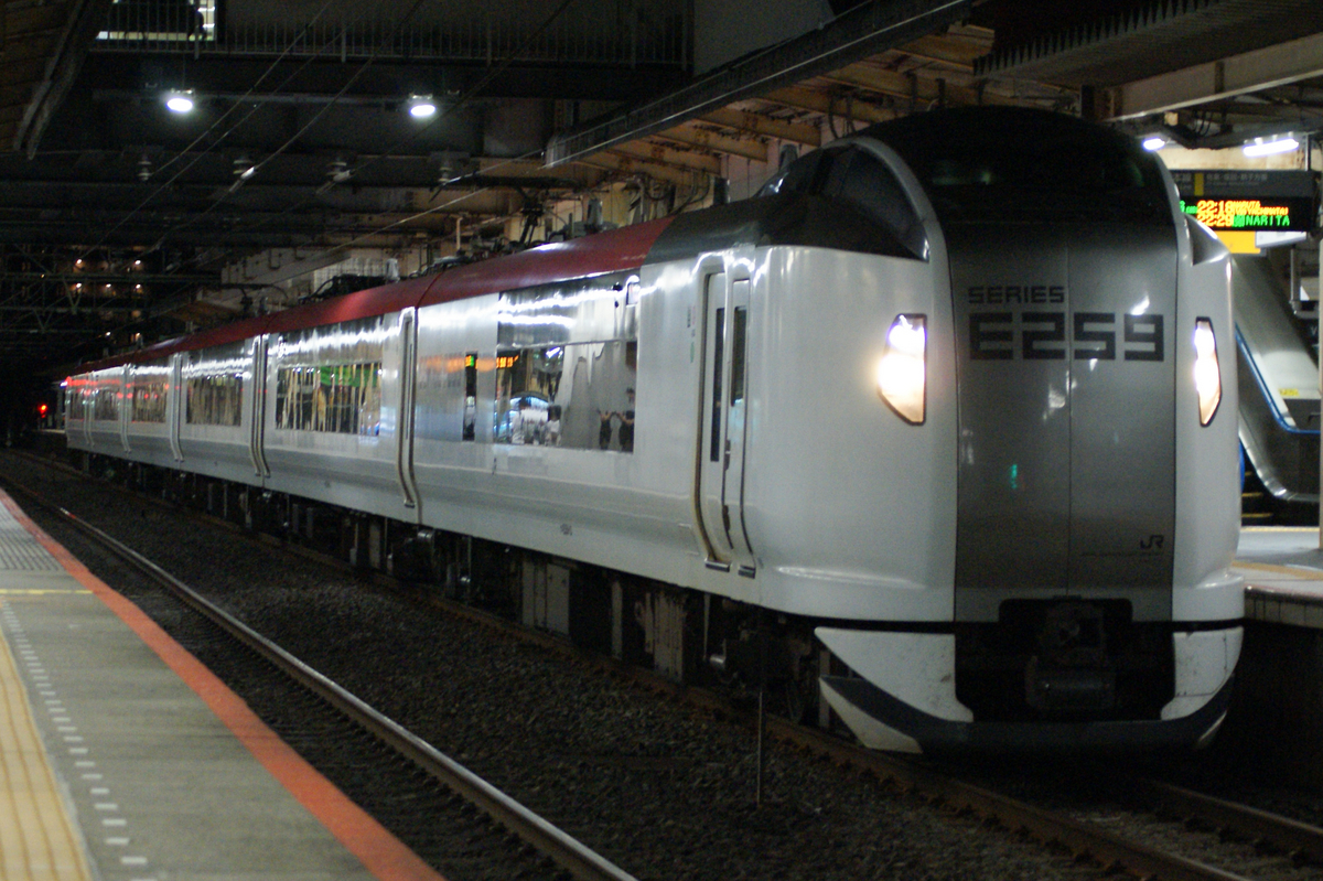 総武線撮影記。E259系「しおさい13号」、E217系快速、209系ローカルを地道に回収。E257系回送も。 - ひがなり雑記帳