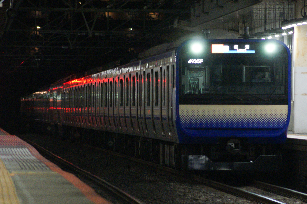 総武本線夜間撮影。209系ローカル・E259系しおさい13号、そして数少ないE217系快速も回収。千葉支社非公式戦隊の名前は「マリンガーZ」！ - ひがなり雑記帳