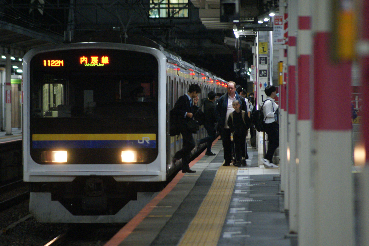 夜の蘇我駅での撮影。EF210牽引コキ？チキ？の試運転(?)、E217系・E233系・209系・E257系・ケヨ34編成。ローカルに亡霊透明人間出現。 - ひがなり雑記帳