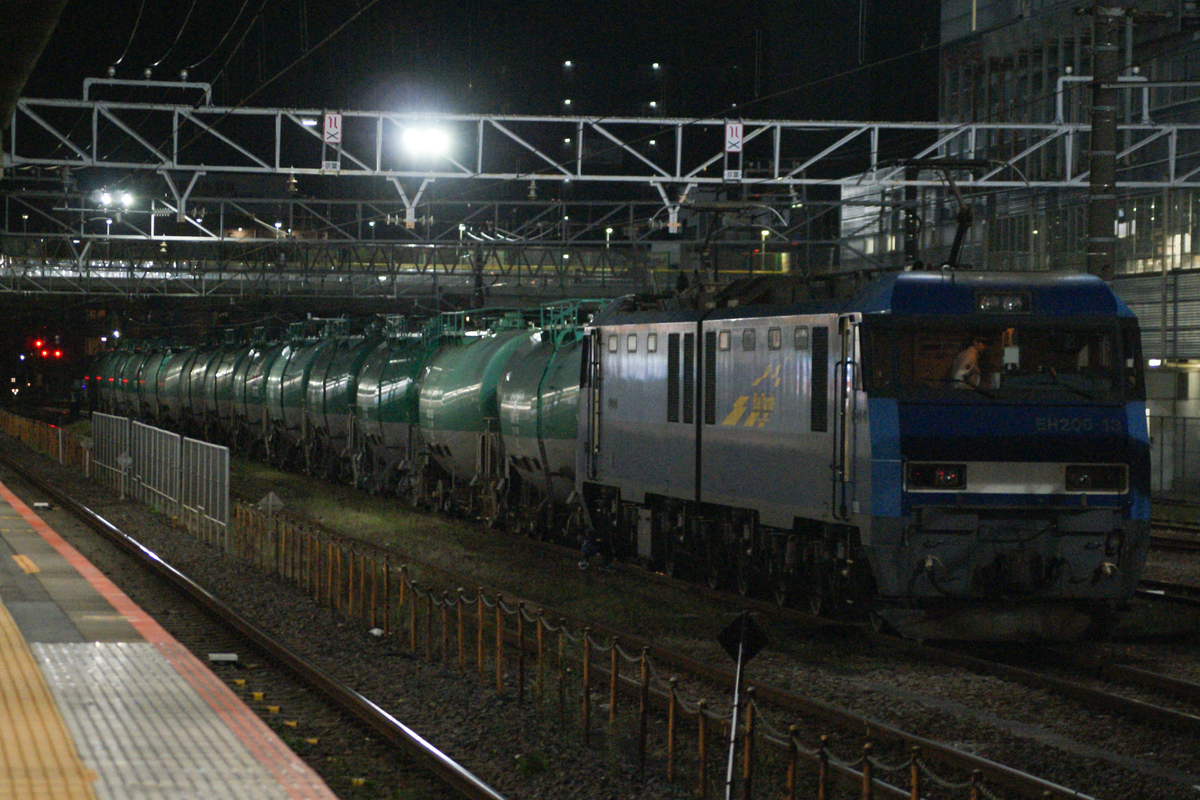 夜の蘇我駅での撮影。EF210牽引コキ？チキ？の試運転(?)、E217系・E233系・209系・E257系・ケヨ34編成。ローカルに亡霊透明人間出現。 - ひがなり雑記帳