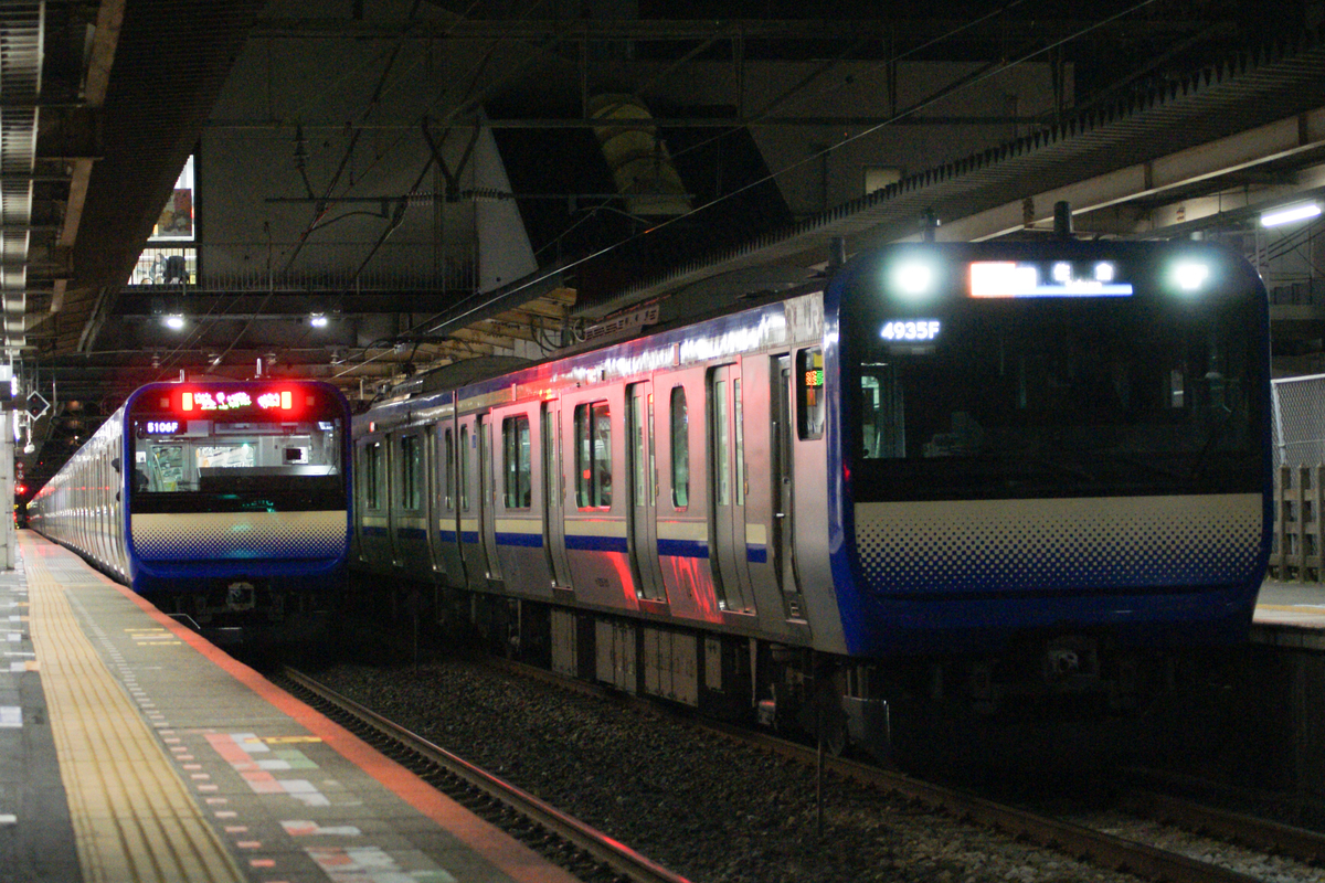 久しぶりの総武本線記（後編）。209系ローカル、E257系回送、E259系しおさい、E217系離合と車内飲酒（代走）。久々の登場「リクライニングを直すと死んでしまう病」。 - ひがなり雑記帳