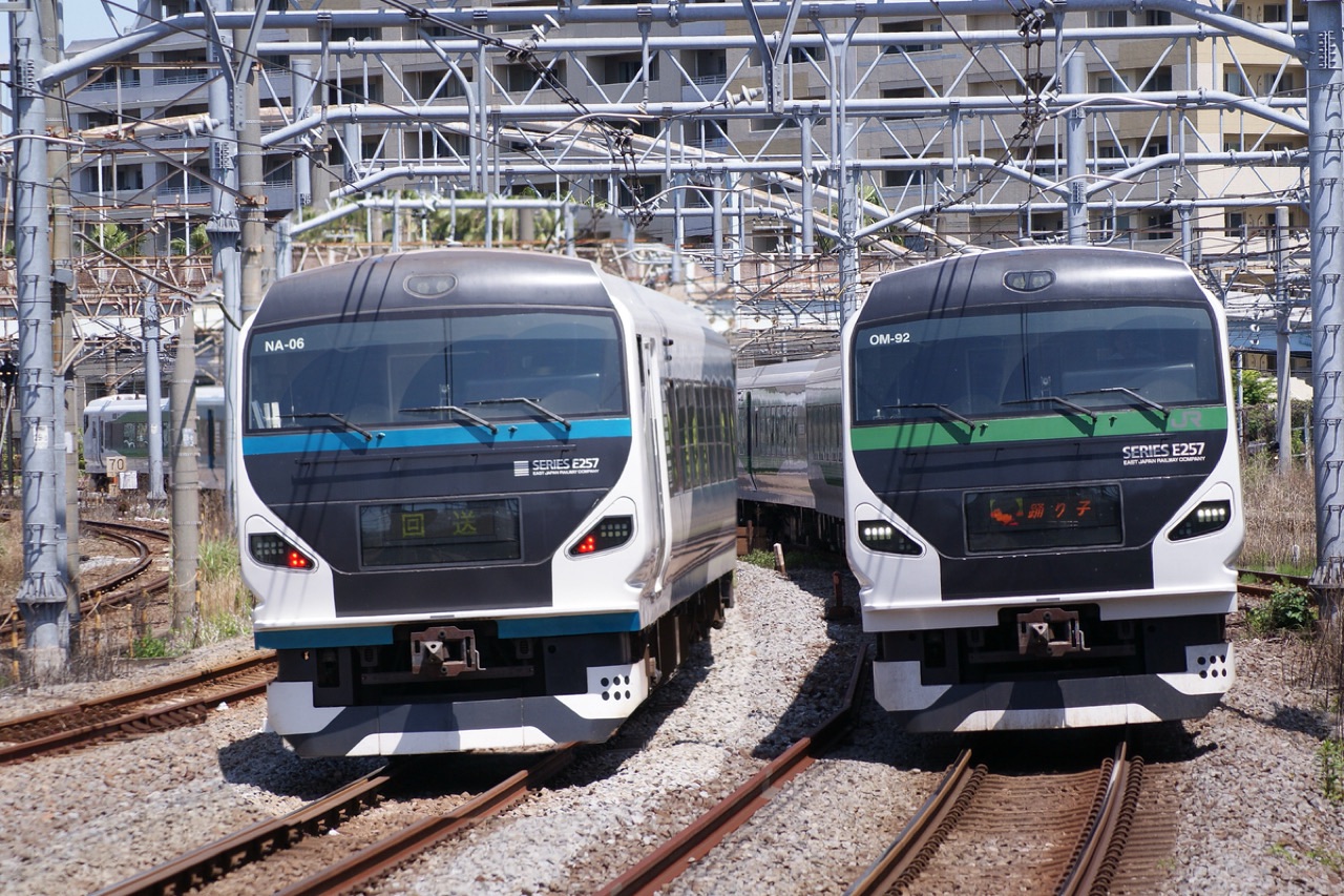 お久しぶりな東海道線撮影記。E257系2000番台回送と5000番台臨時踊り子（友情出演の0番台）、E231系1000番台とE233系3000番台。※サムネは合成です - ひがなり雑記帳