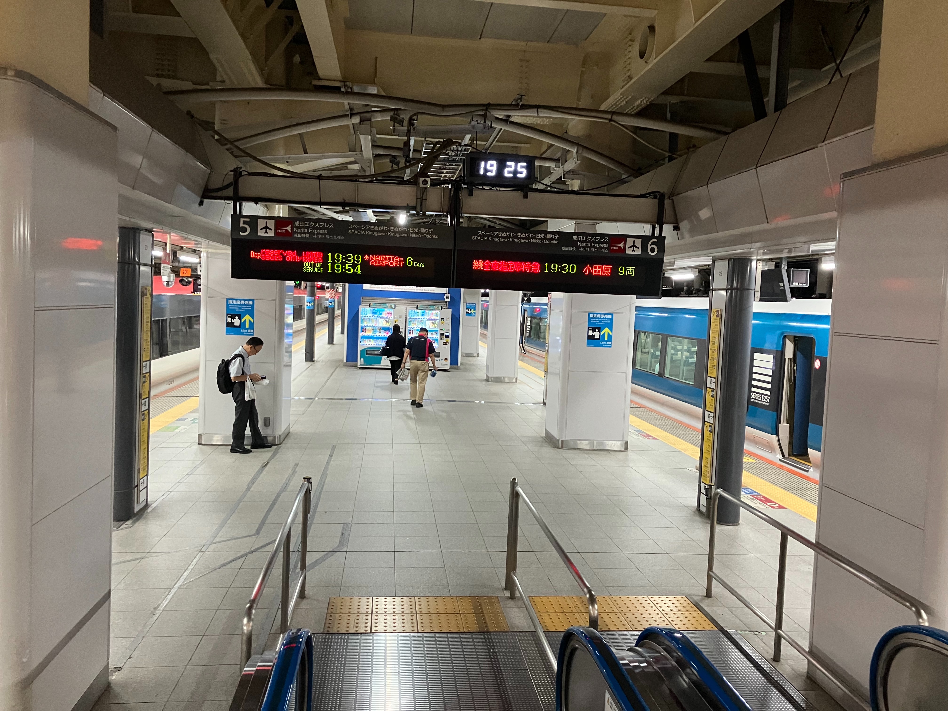 E353系あずさ50号での帰り道と、新宿まで・新宿での色々。山手線E235系、E257系湘南、E259系成田エクスプレス、埼京線E233系 ...