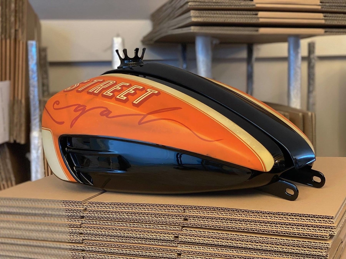 パーツ：Killer Custom「Harley Davidson M8 Softail Gas Tank Cover and Console ...