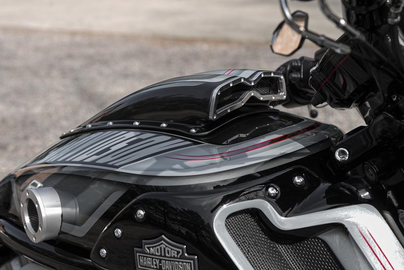 パーツ：Killer Custom「Harley-Davidson V-Rod Custom Scoop Kit」 - Cray Cray Post