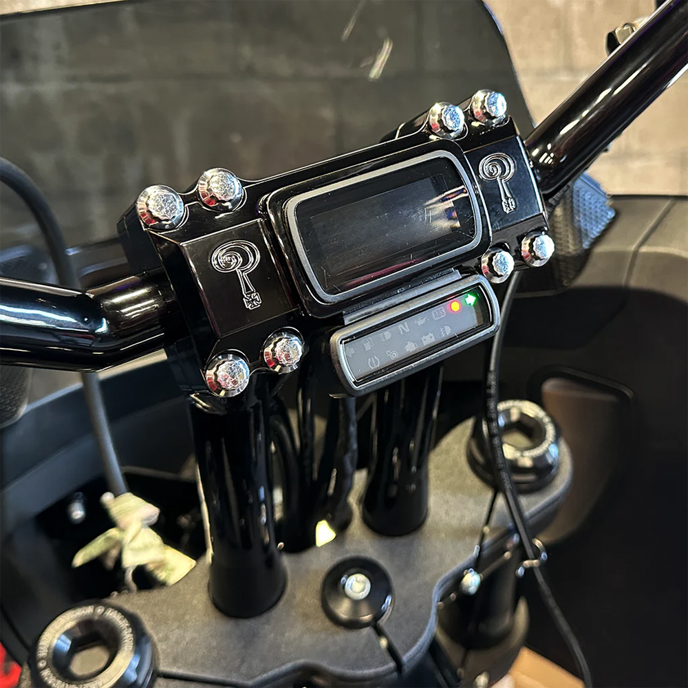 パーツ：Indian Larry Motorcycles「Brooklyn Brawler Risers(M8 Softail ...