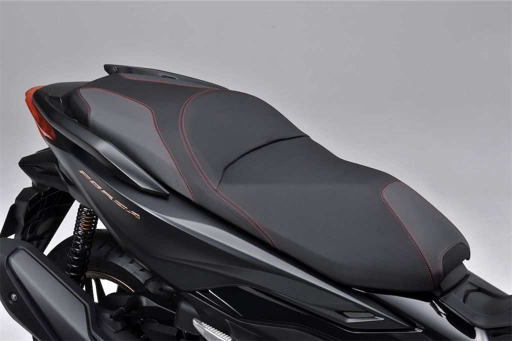 フォルツァ（MF17）の「正しい乗り方」を知って感動！滑る原因とホンダ設計の真髄 - お洒落とバイクと好きなコト。