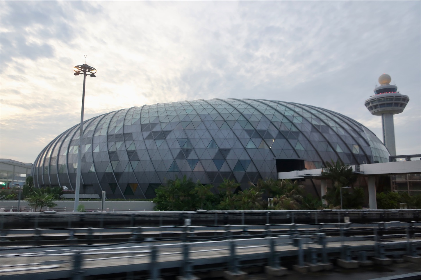 日本でも人気なSQ初体験！ シンガポール航空 シンガポール - ホーチミンシティ SQ178 エコノミークラス 搭乗記 - 航空三昧