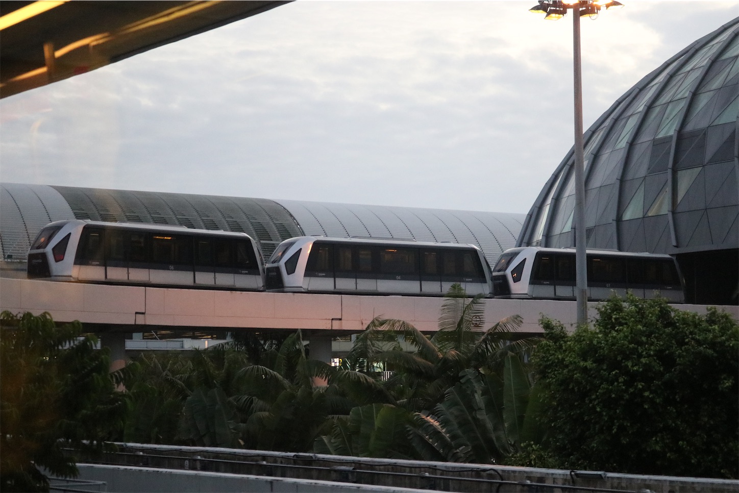 日本でも人気なSQ初体験！ シンガポール航空 シンガポール - ホーチミンシティ SQ178 エコノミークラス 搭乗記 - 航空三昧