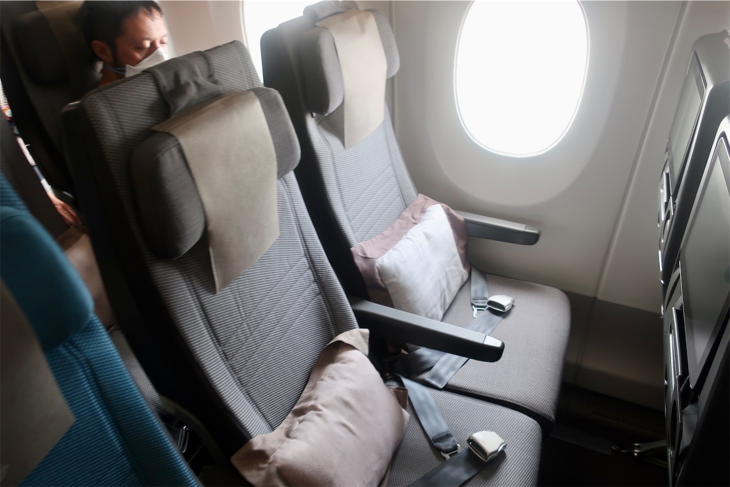 日本でも人気なSQ初体験！ シンガポール航空 シンガポール - ホーチミンシティ SQ178 エコノミークラス 搭乗記 - 航空三昧