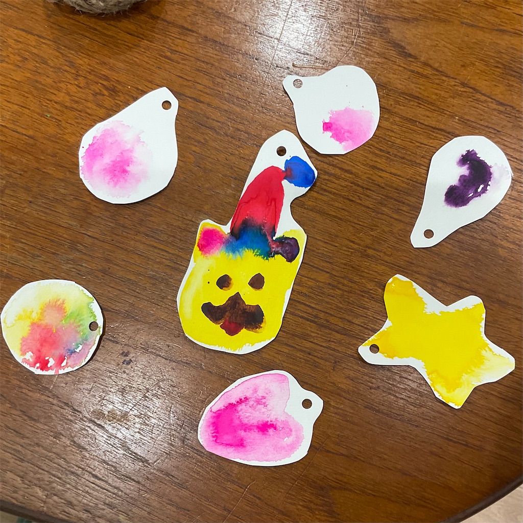 共感できる世界観、こたつの中の猫 - アトリエ青 Atelier Blue