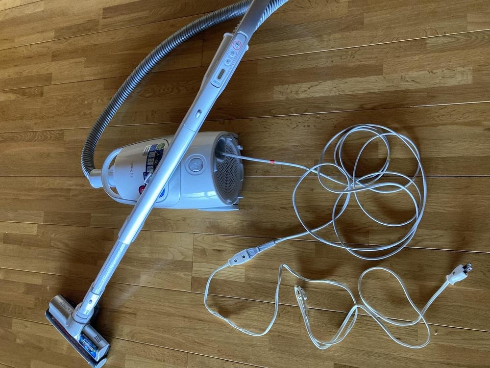 【口コミ】アイリスオーヤマ 軽量紙パッククリーナー KIC-BTP2-Sを実際に利用して感じたメリット・デメリット - アイリスオーヤマとキッチングッズ