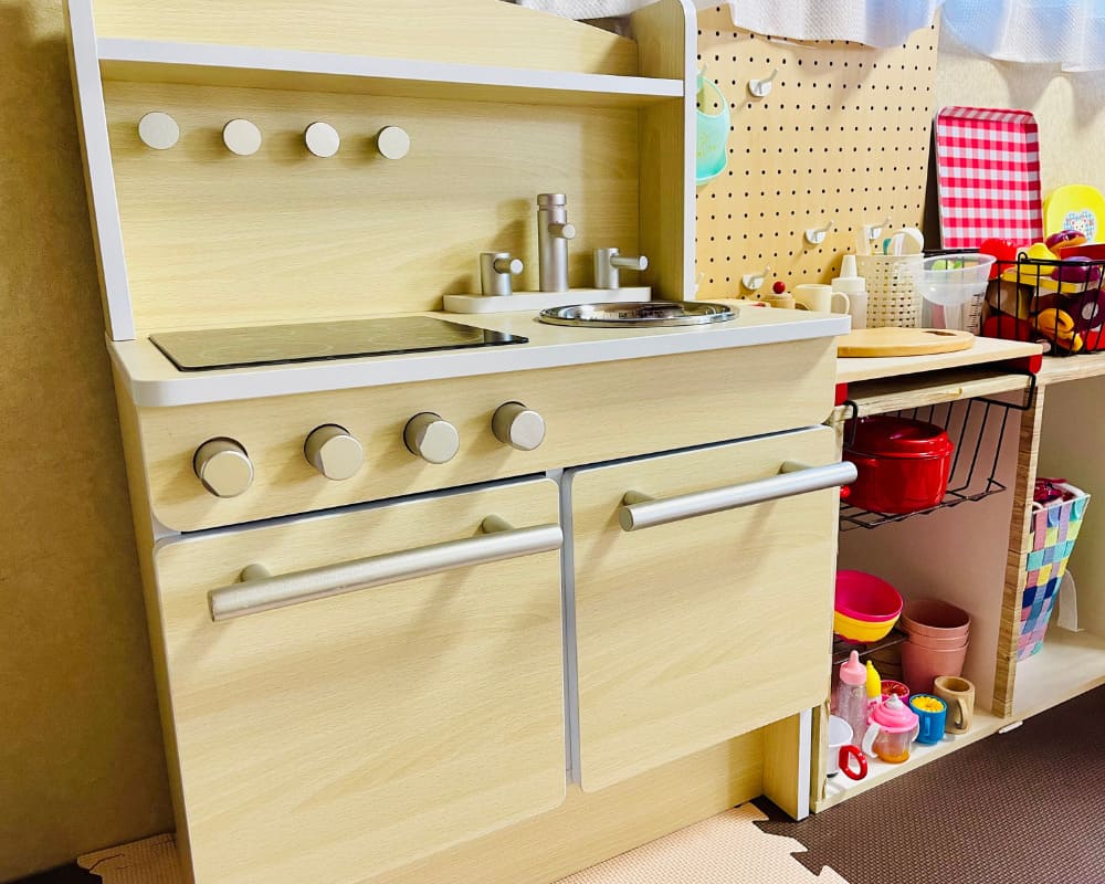 【口コミ】「 RiZKiZ」おままごとキッチンを実際に利用したメリット・デメリット - なまけママの知育