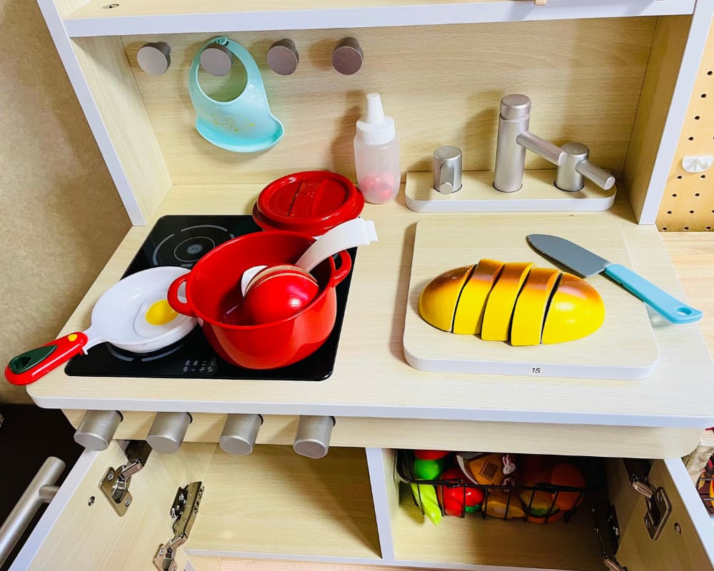 【口コミ】「 RiZKiZ」おままごとキッチンを実際に利用したメリット・デメリット - なまけママの知育