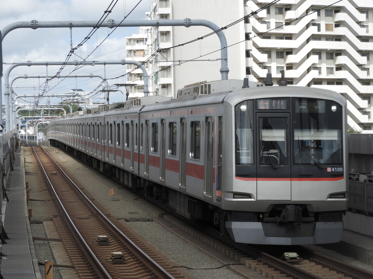 相鉄8000形8709×10編成を撮影した。 - きょーばしのかもるえき