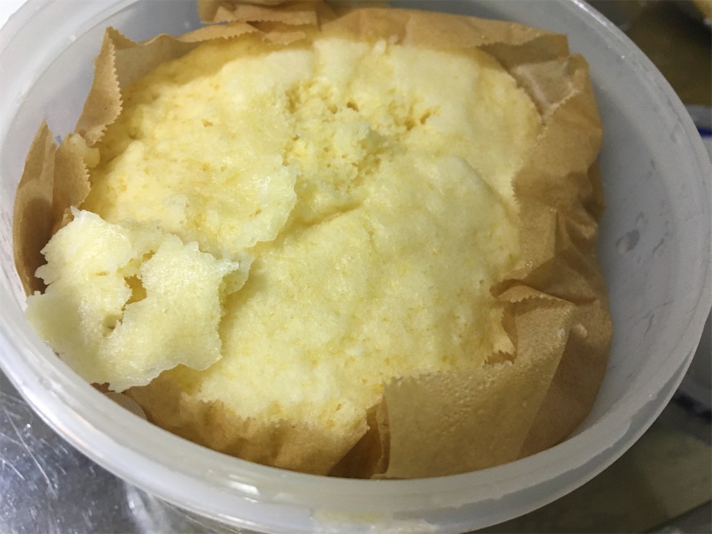 スーパーカップバニラとホットケーキでスポンジケーキ - Macrophage II の日記