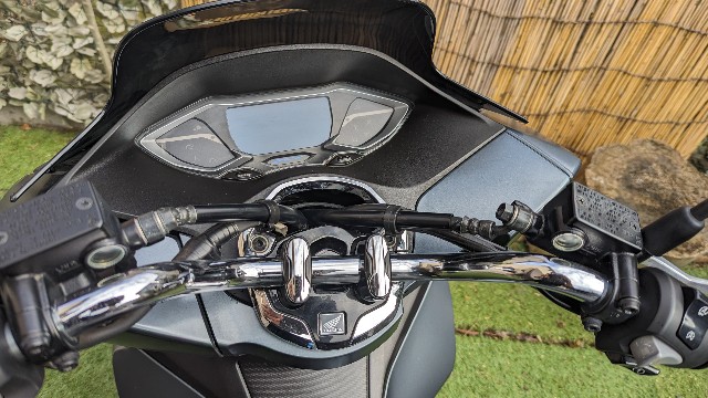 70.PCX125にアジャストブレースをつけてたスマホホルダーを着けてみる(カエディアkaedear製) - ライトキャンパーのアウトドアギア（田舎暮らしのNBworks）