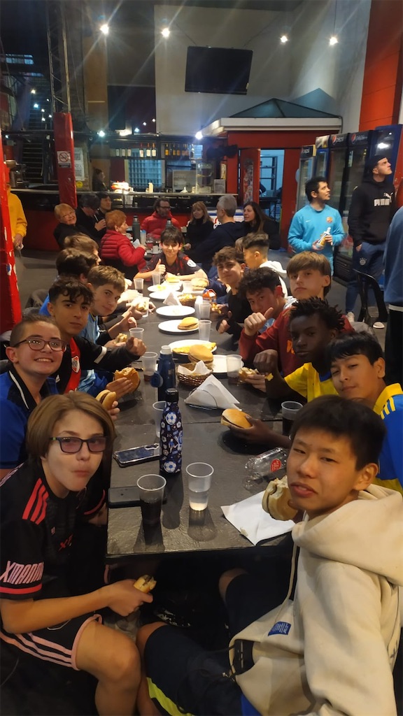 【アルゼンチンの誕生会】～フットサルコートの活用方法（南米流）～ Campus＠Maza 754 - アルゼンチンへ 食文化と移住生活
