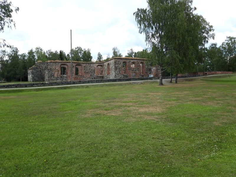 Ruins of St. Mary's ChurchとThe Museum of Old Vaasa - フィンランドのらりくらり