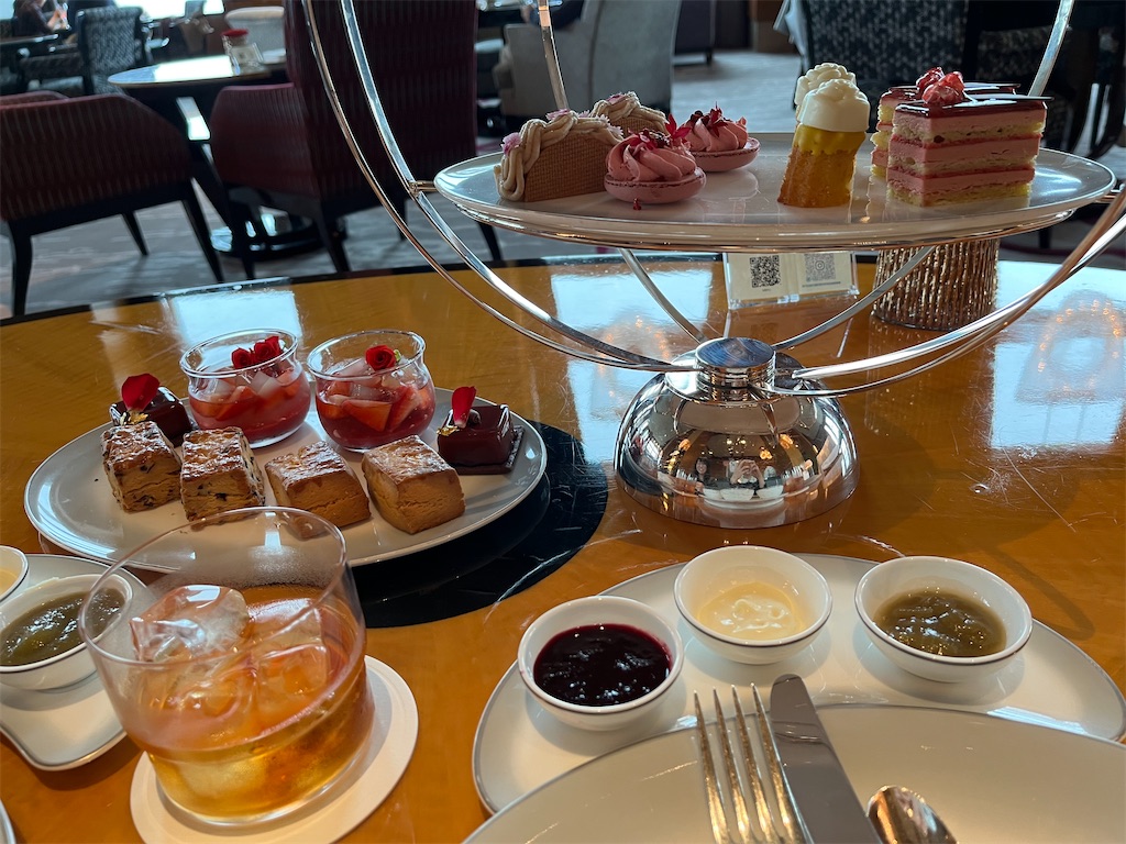 六本木リッツカールトン45Fロビーラウンジでアフターヌーンティー - Nu-ma_Kaorukoの日記
