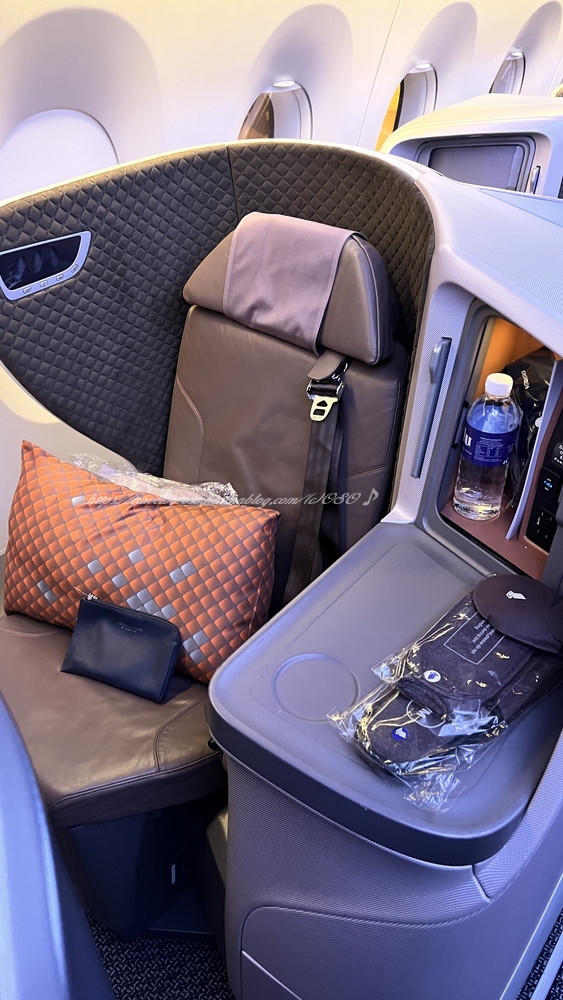 SQ438 SIN-MLE(ビジネスクラス)【2022-2023年末年始 モルディブ】 - OSO♪’s TRAVELOG