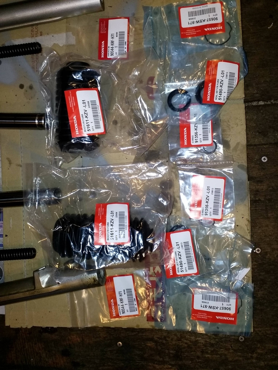 AA04プロ フロントフォークシール交換 - 秘密基地OVERFLOW