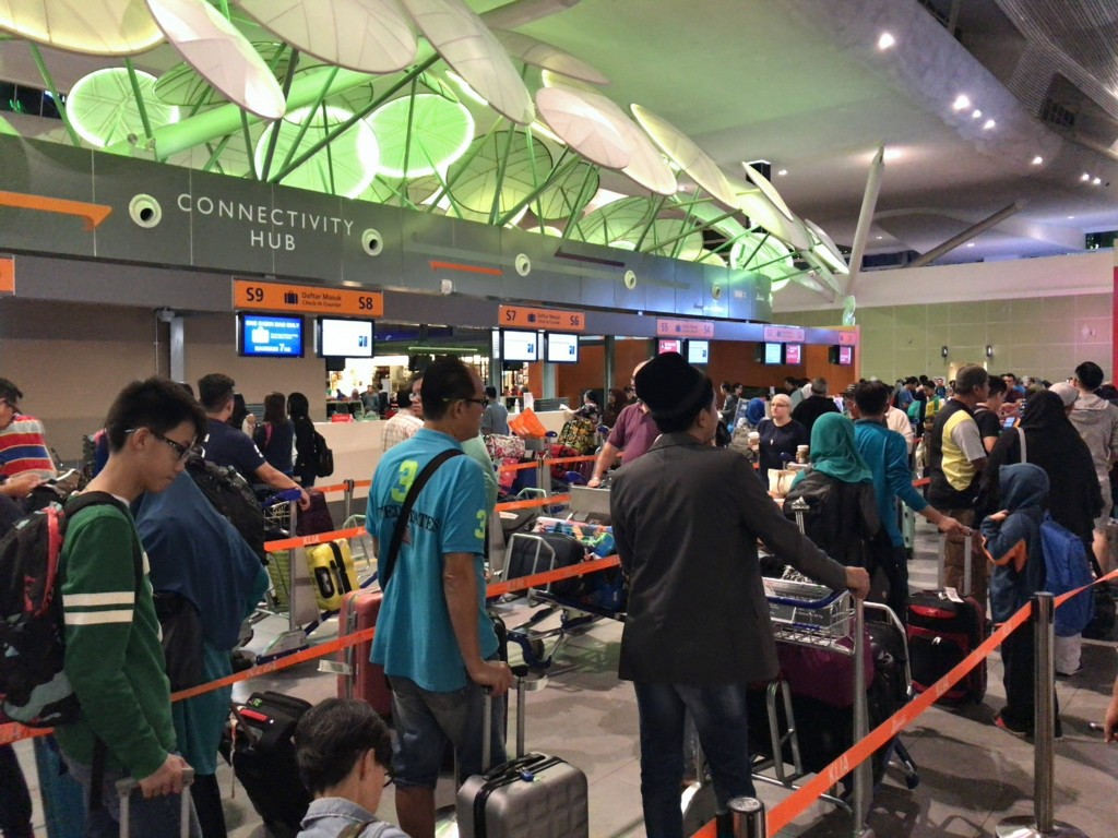 2日目：エアアジア AK5108 クアラルンプール〜コタキナバル エコノミー - Out of Office サラリーマン週末旅行記録