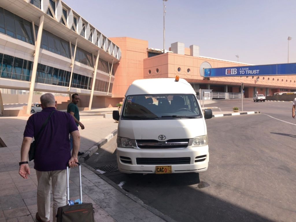 9日目：エミレーツ航空 EK924 カイロ〜ドバイ(DXB) ビジネス - Out of Office サラリーマン週末旅行記録