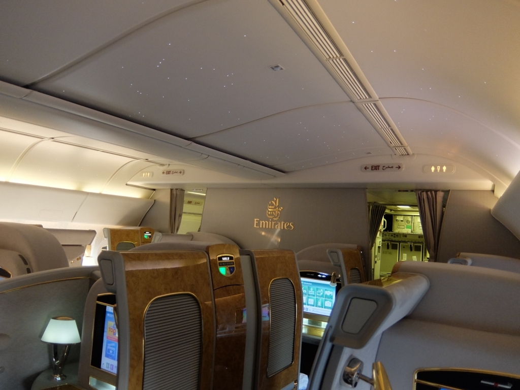 4日目：エミレーツ航空 EK349 コロンボ〜ドバイ(DXB) ファースト - Out of Office サラリーマン週末旅行記録