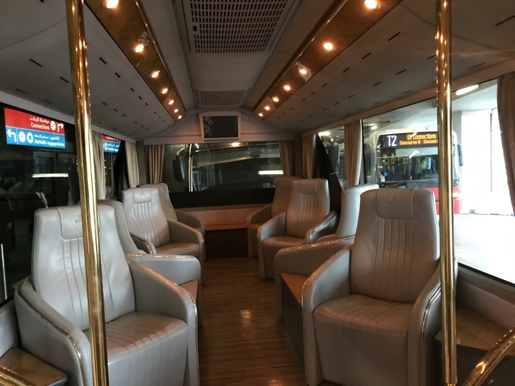 4日目：エミレーツ航空 EK349 コロンボ〜ドバイ(DXB) ファースト - Out of Office サラリーマン週末旅行記録