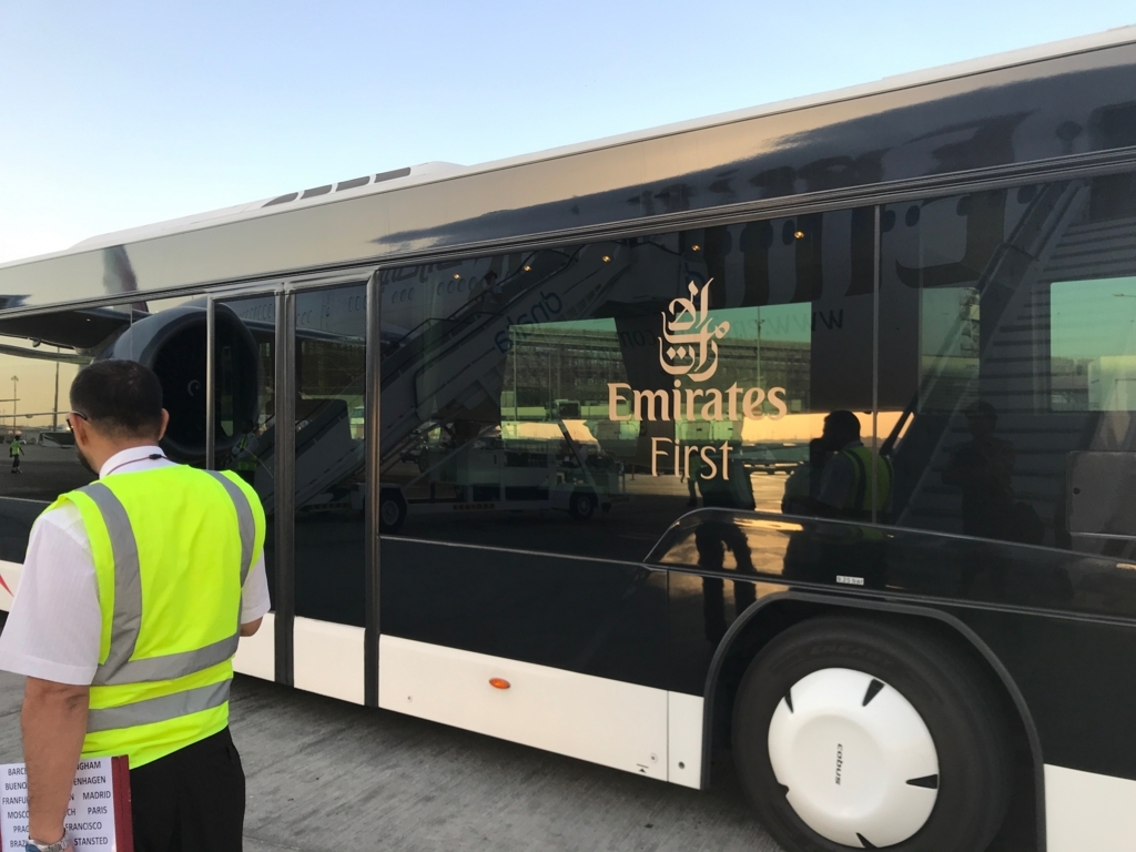 4日目：エミレーツ航空 EK349 コロンボ〜ドバイ(DXB) ファースト - Out of Office サラリーマン週末旅行記録