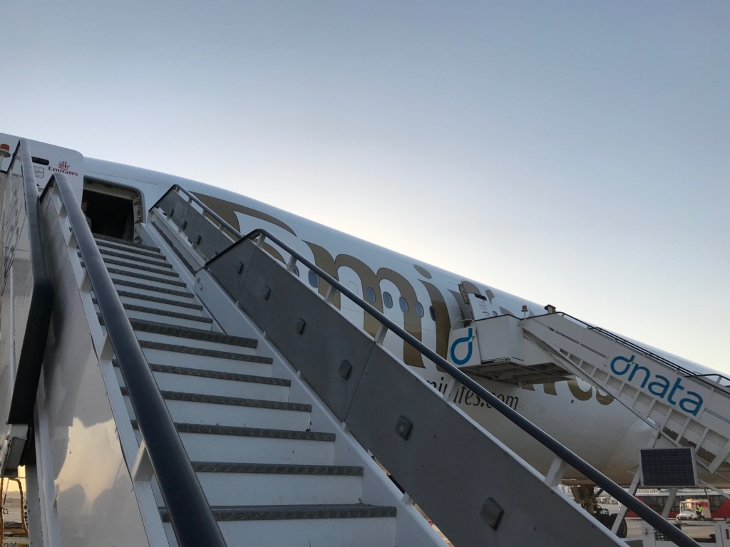 4日目：エミレーツ航空 EK349 コロンボ〜ドバイ(DXB) ファースト - Out of Office サラリーマン週末旅行記録