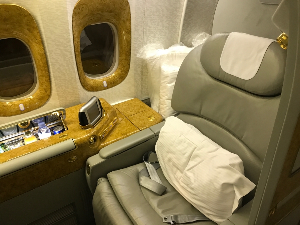 4日目：エミレーツ航空 EK349 コロンボ〜ドバイ(DXB) ファースト - Out of Office サラリーマン週末旅行記録